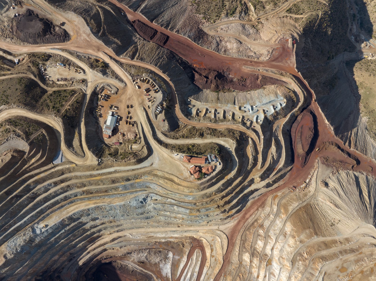 Using Environmental Benefits Analysis to Inform Mine Closures